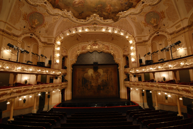 Historie divadla | Hudební divadlo Karlín